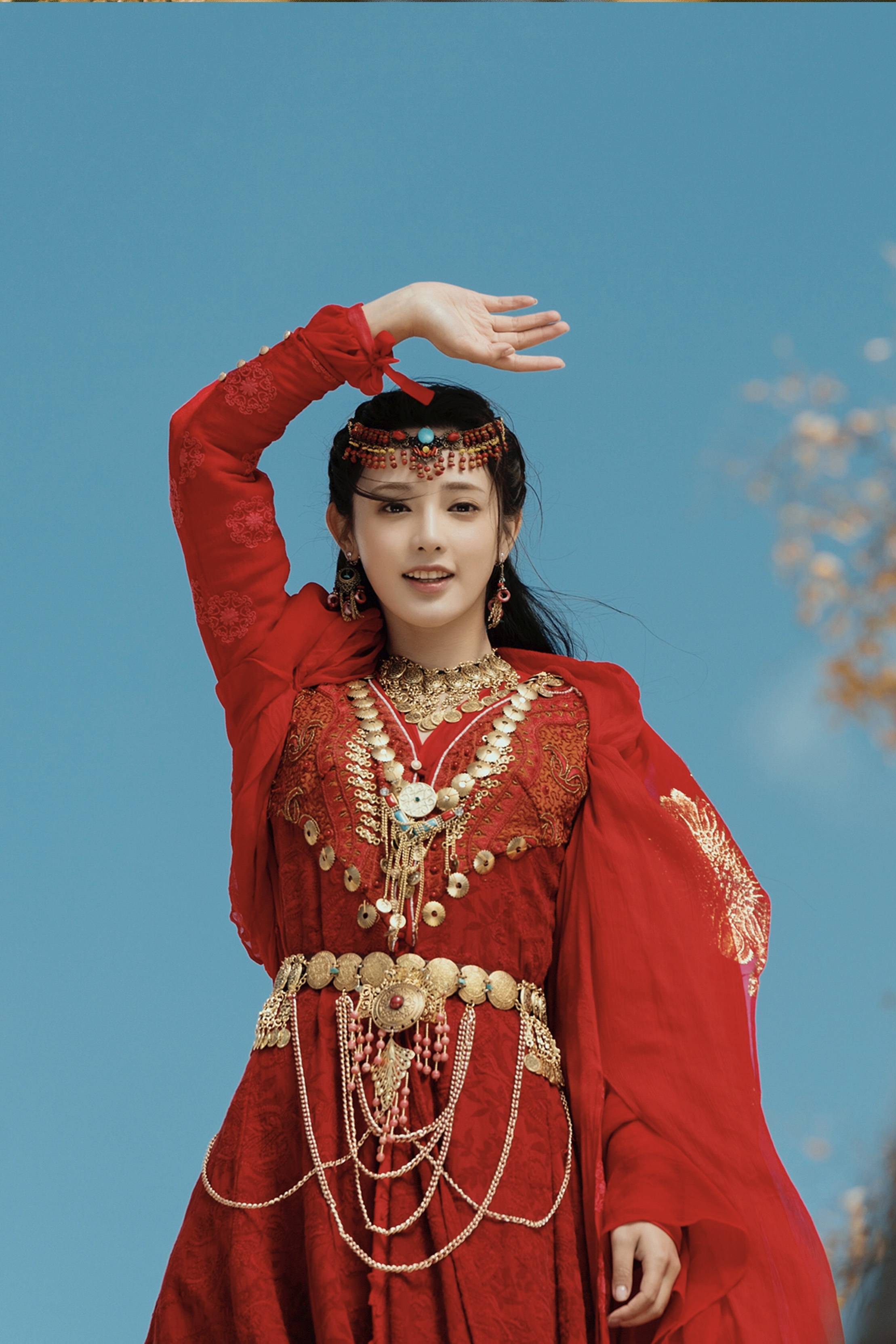 彭小苒杂志图风格多变，时尚表现力令人惊喜 - 360娱乐，你开心就好