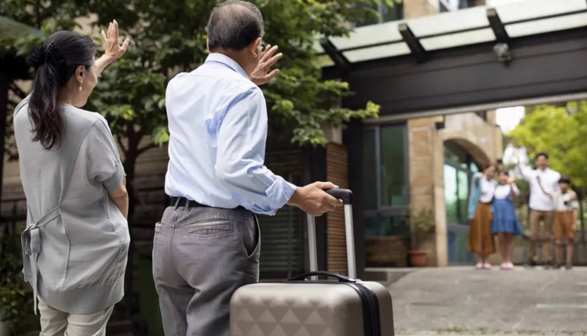 被反华组织骗数万元