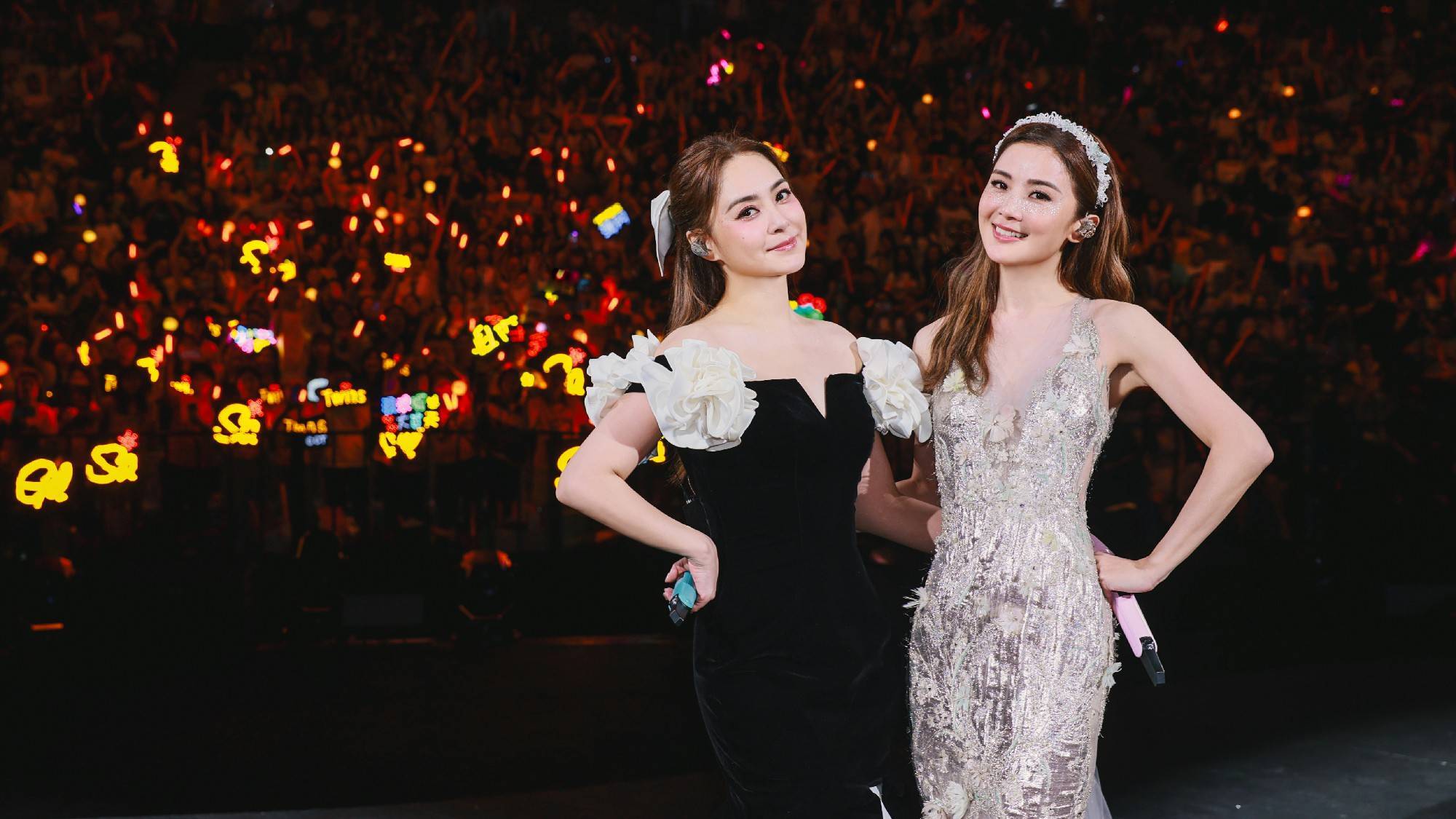 Twins佛山演唱会返场开唱 不舍内巡收官几度泪洒舞台 - 360娱乐，你开心就好